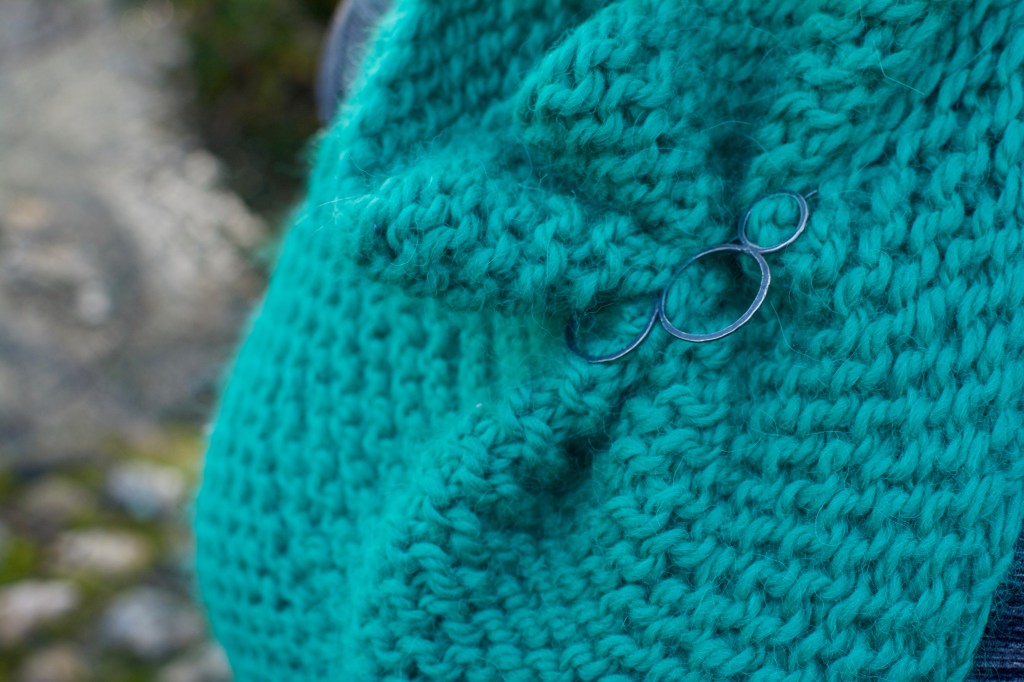 Seattle Triangle Cowl – knot and knit